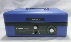 Carl Cash Box 7.7 inch 錢箱～ CB-8200 (雙層密碼鎖及鎖匙兩用) (藍色、杏色、粉紅色) – 志成文具有限公司 ...