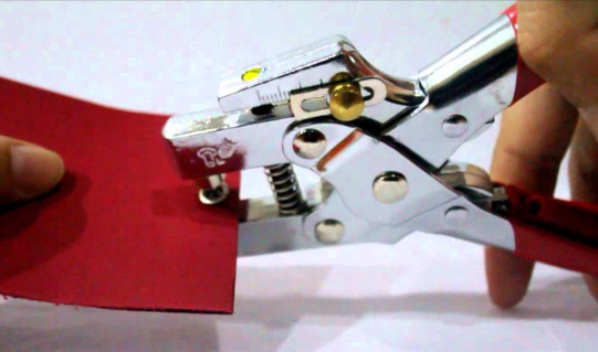 SELLERY NO.92-890 2-IN-1 EYELET PLIER 多用途雞眼鉗連釘 – 志成文具有限公司 CHI SHING ...